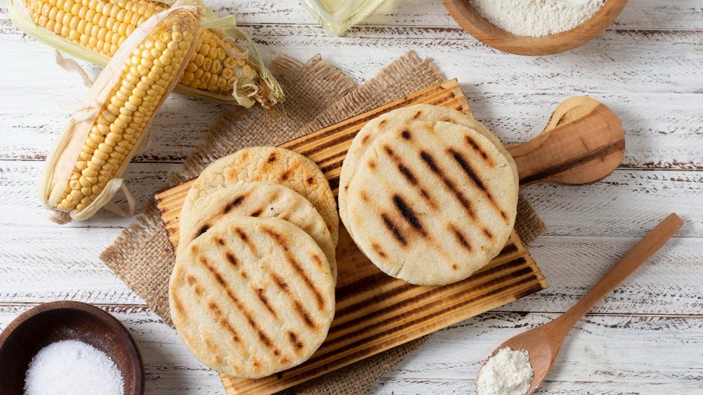 Arepitas Doradas con Queso y Maíz – Recetas Deliciosas
